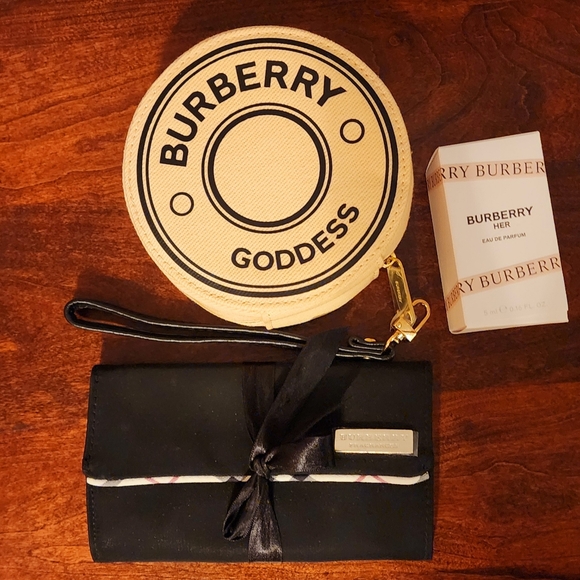 Burberry | Makeup | Nwt Burberry Travel Triojewelry Case Travel Her ...